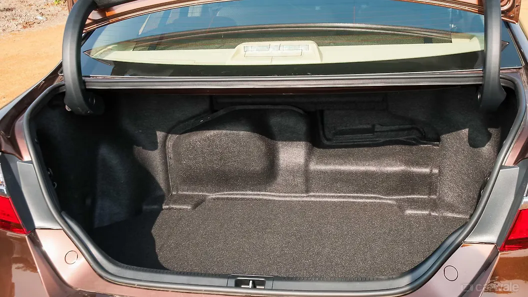 Camry [2015-2019] Boot Space Image, Camry [2015-2019] Photos in India ...
