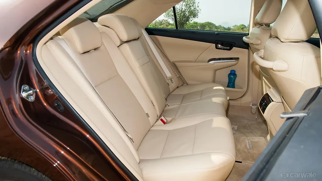 Camry [2015-2019] Rear Seat Space Image, Camry [2015-2019] Photos in ...