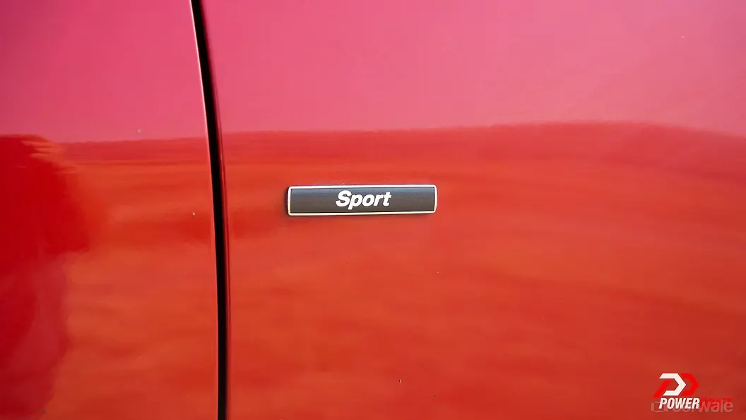 1 Series Engine Bay Image, 1 Series Photos in India - CarWale