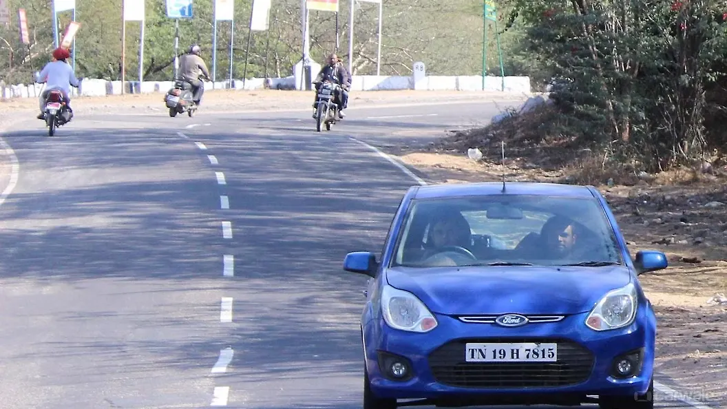 Figo [2012-2015] Front View Image, Figo [2012-2015] Photos in India ...