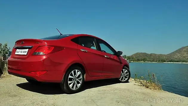 Fluidic Verna 4S [2015-2016] Right Rear Three Quarter Image, Fluidic ...