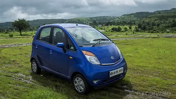 Nano Right Front Three Quarter Image, Nano Photos in India - CarWale