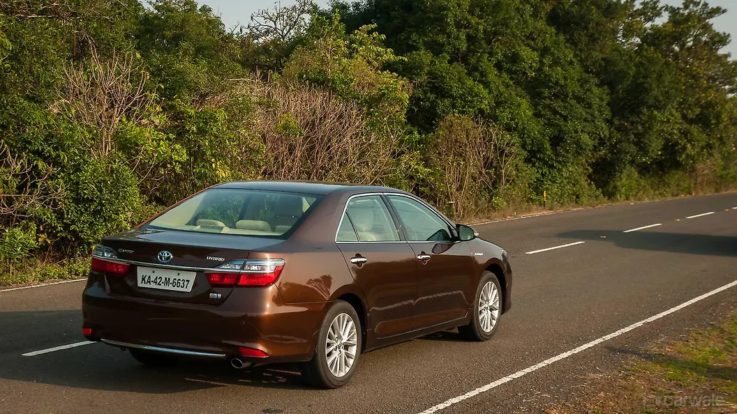 Camry [2015-2019] Rear View Image, Camry [2015-2019] Photos in India ...