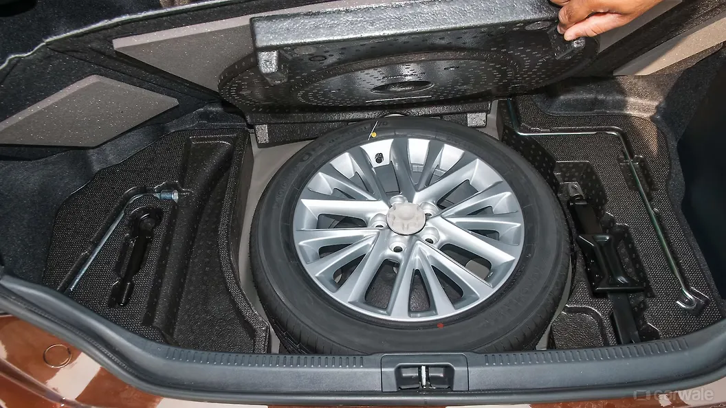 Camry [2015-2019] Rear View Image, Camry [2015-2019] Photos in India ...