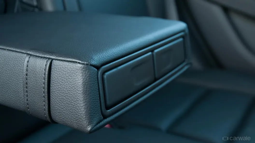B-Class Rear Arm Rest Image, B-Class Photos in India - CarWale