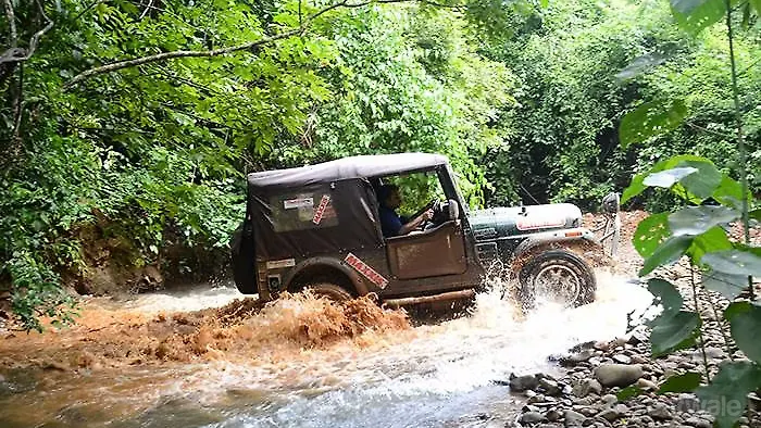 Thar [2014-2020] Left Side View Image, Thar [2014-2020] Photos in India ...