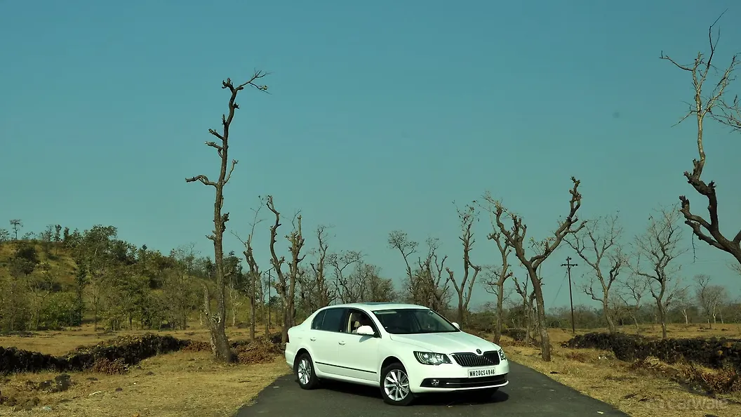 Superb [2014-2016] Front View Image, Superb [2014-2016] Photos in India ...