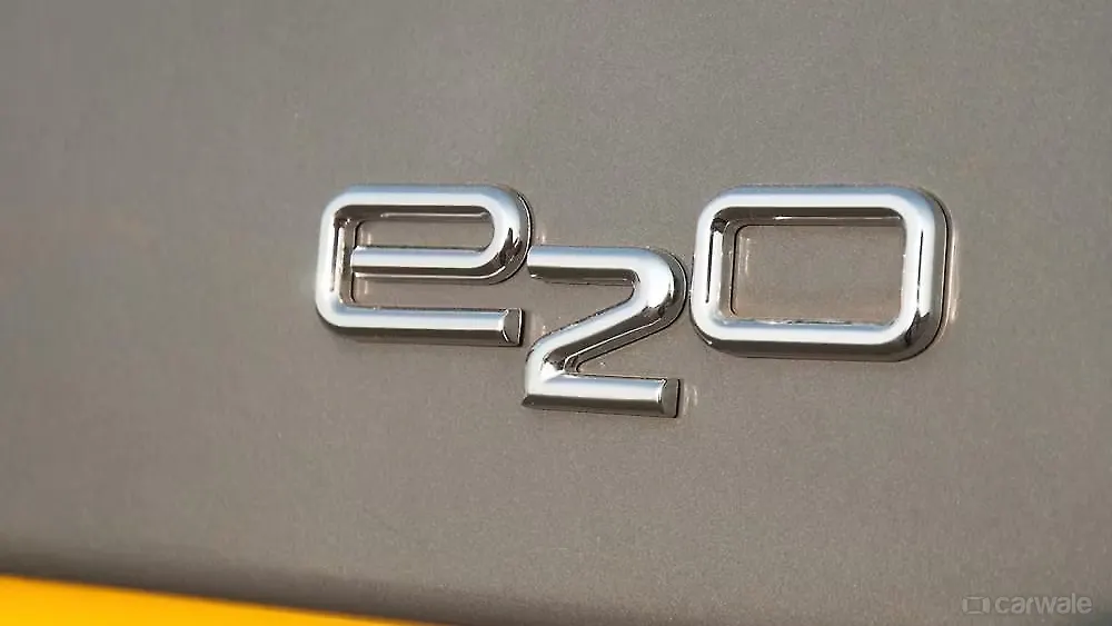 e2o [2014-2016] Badges Image, e2o [2014-2016] Photos in India - CarWale