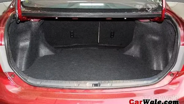 Corolla Altis [2011-2014] Boot Space Image, Corolla Altis [2011-2014 ...