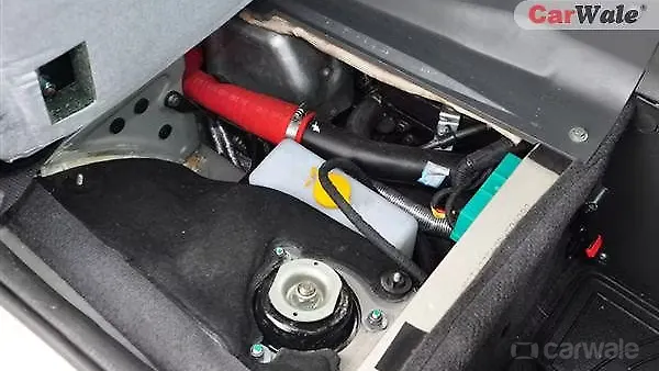 Venture Engine Bay Image, Venture Photos in India - CarWale