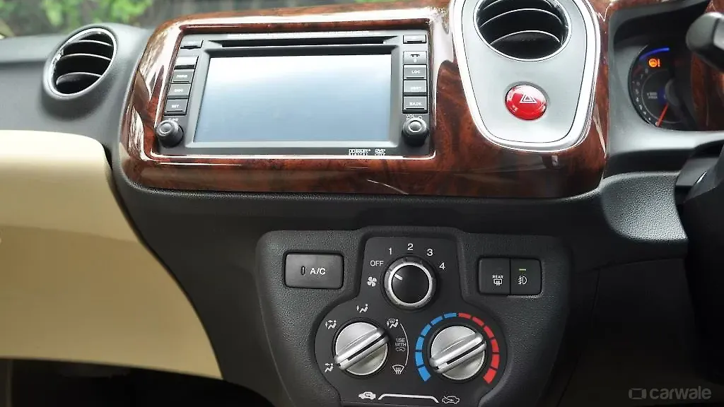 Mobilio Dashboard Image, Mobilio Photos in India - CarWale