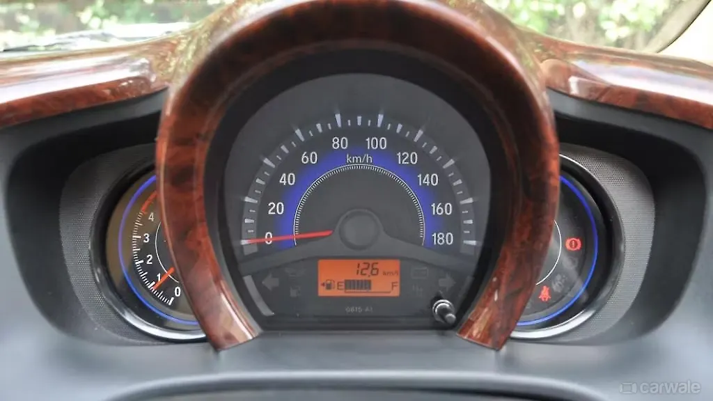 Mobilio Instrument Panel Image, Mobilio Photos in India - CarWale