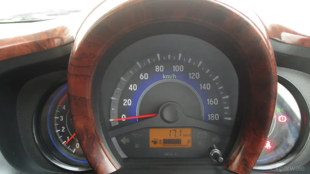 Mobilio Interior Image, Mobilio Photos in India - CarWale