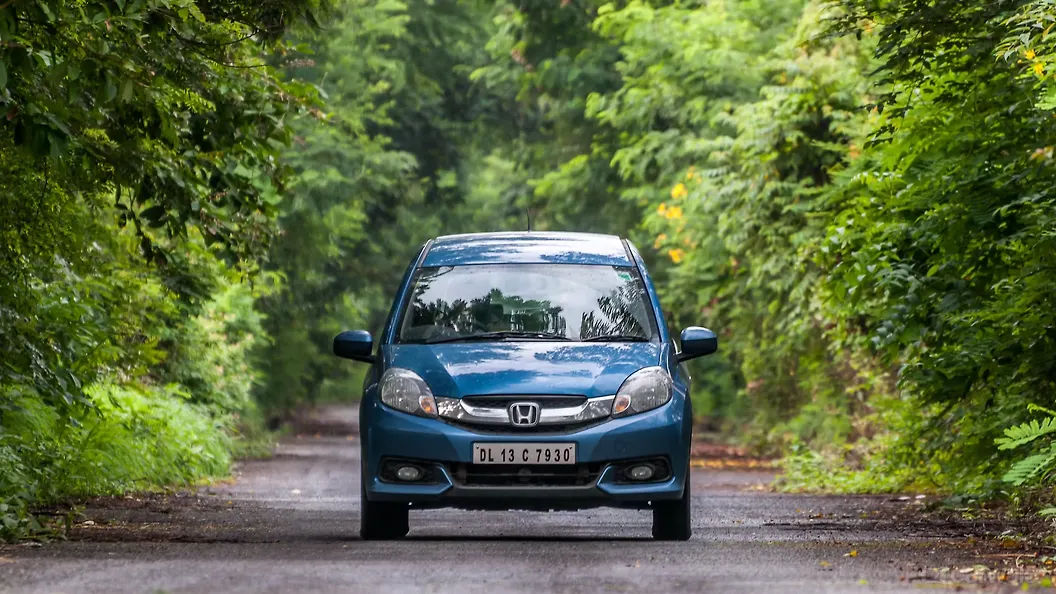 Mobilio Rear View Image, Mobilio Photos in India - CarWale