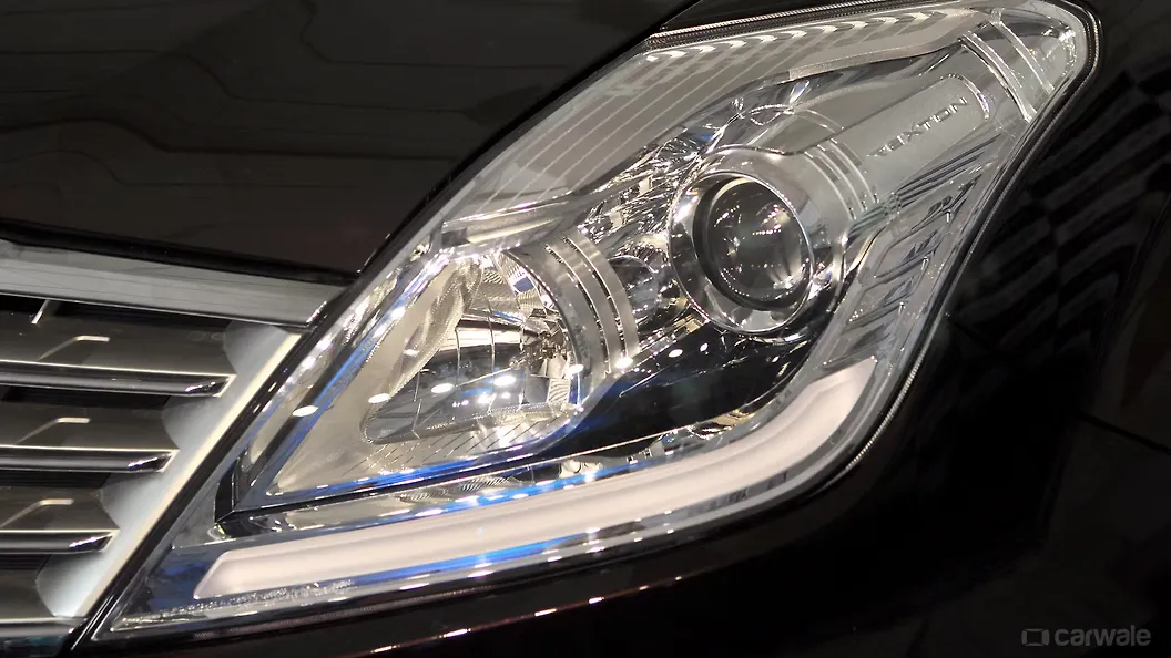 Rexton Tail Lamps Image, Rexton Photos in India - CarWale