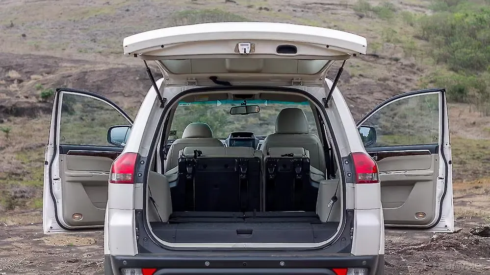 Pajero Sport Boot Space Image, Pajero Sport Photos in India - CarWale