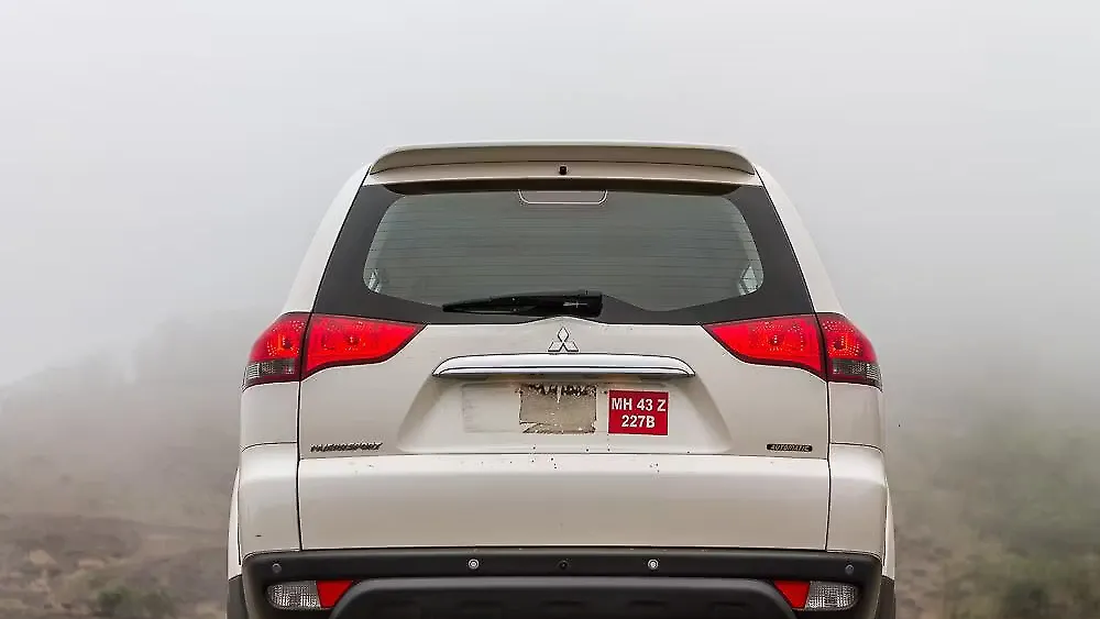 Mitsubishi Pajero Sport Photo, Rear view Image - CarWale