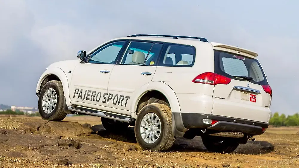 Pajero Sport Front View Image, Pajero Sport Photos in India - CarWale