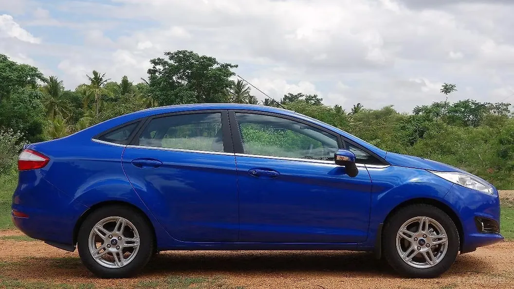 Fiesta Right Front Three Quarter Image, Fiesta Photos in India - CarWale
