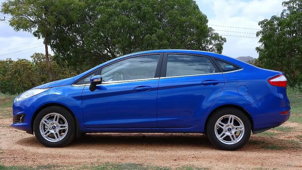 Fiesta Right Side Image, Fiesta Photos in India - CarWale