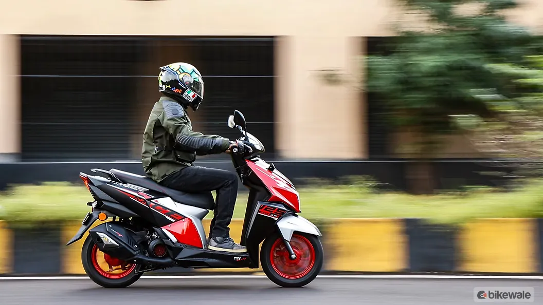 TVS Ntorq 125 Right Side View Image – BikeWale