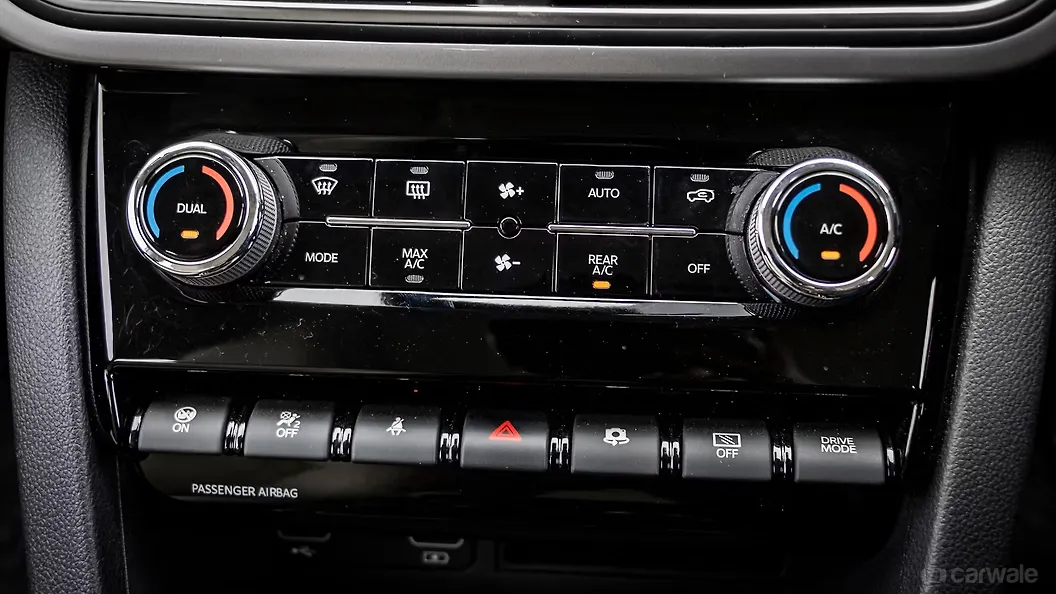 XUV700 AC Controls Image, XUV700 Photos in India - CarWale
