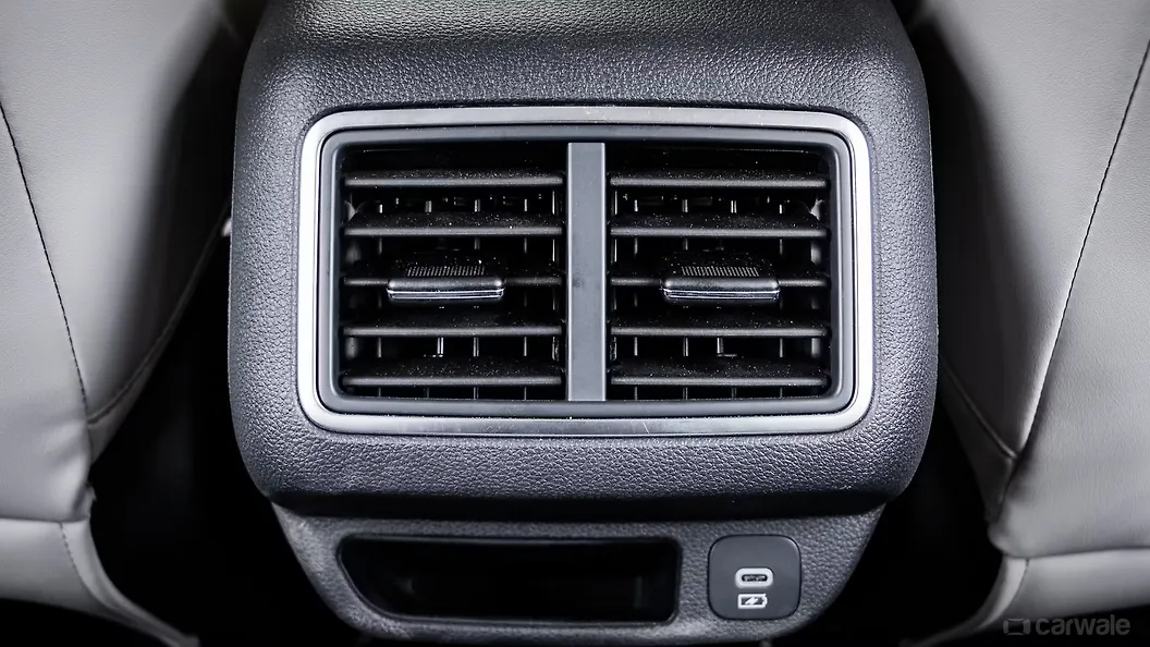 XUV700 Front Centre Air Vents Image, XUV700 Photos in India - CarWale