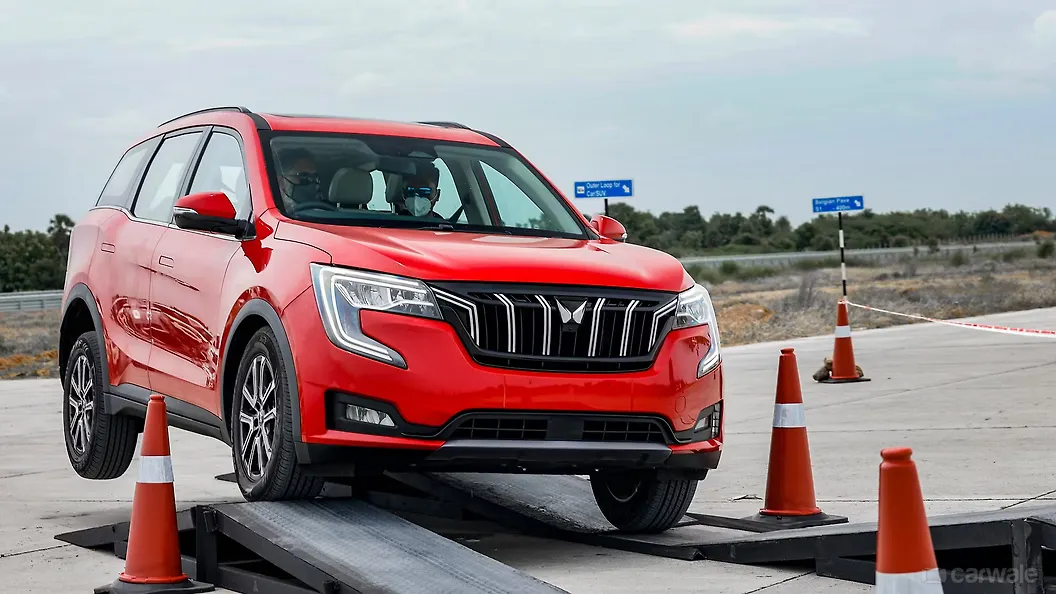 XUV700 Right Front Three Quarter Image, XUV700 Photos in India - CarWale