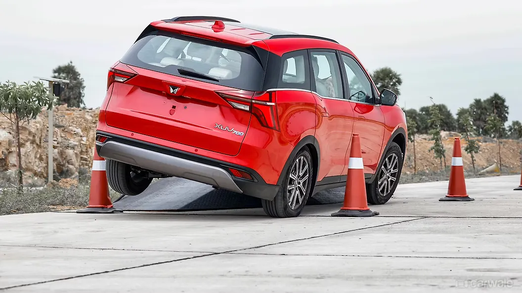 XUV700 Right Rear Three Quarter Image, XUV700 Photos in India - CarWale