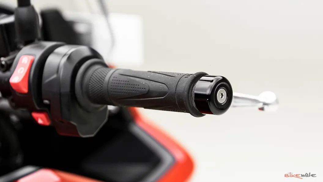 Triumph Tiger Sport 660 Handlebar Clamp Image – BikeWale