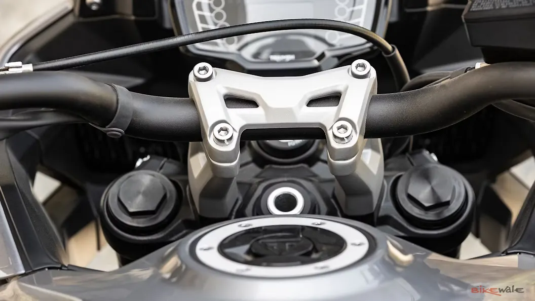 Triumph Tiger Sport 660 Bar End weight Image – BikeWale