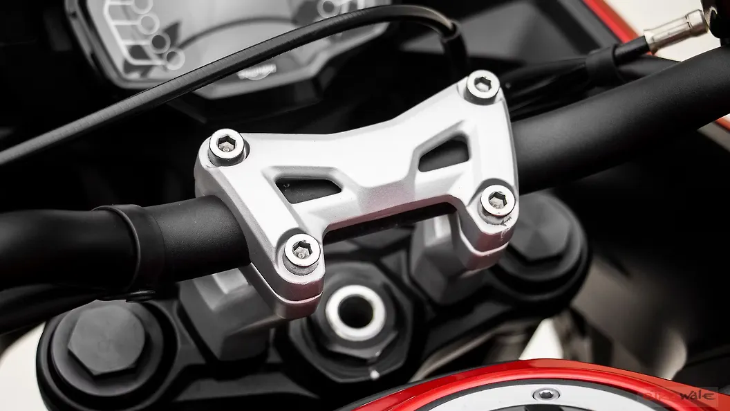Triumph Tiger Sport 660 Bar End weight Image – BikeWale