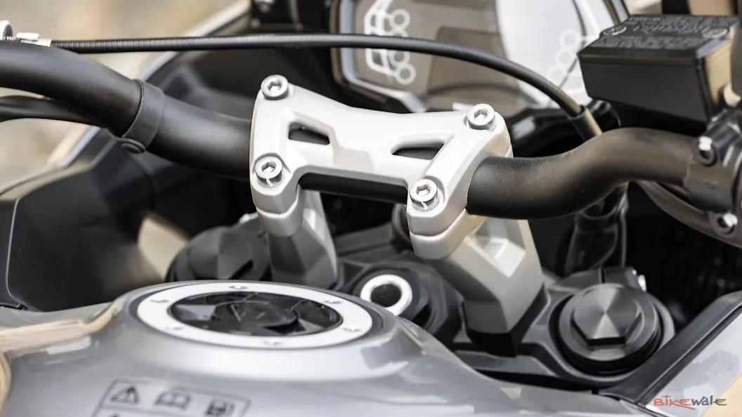 Triumph Tiger Sport 660 Handlebar Clamp Image – BikeWale