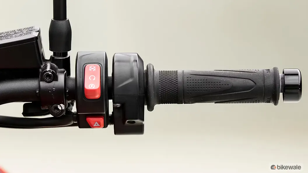 Triumph Tiger Sport 660 Right Side Handelbar Throttle Grip Image – BikeWale