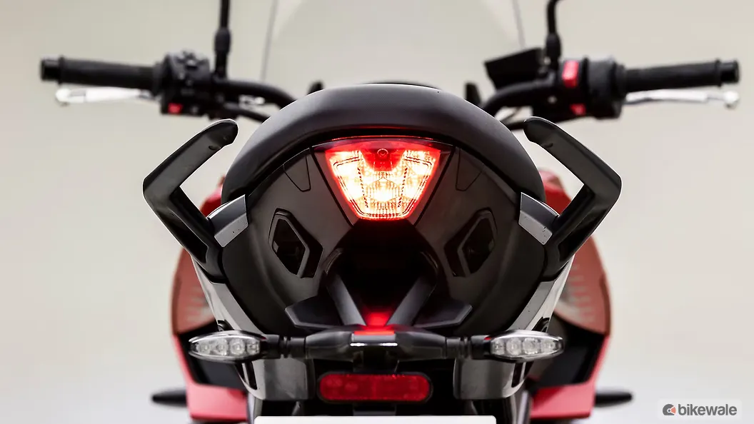 Triumph Tiger Sport 660 Grab Rail Image – BikeWale