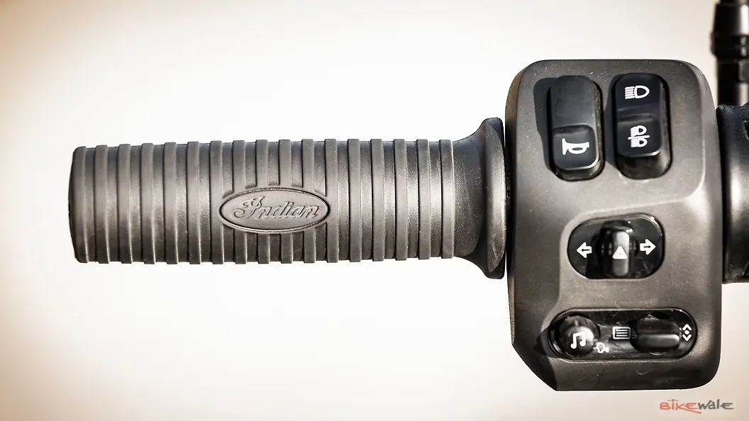 Indian Chief Dark Horse High Beam Low Beam Switch Image – BikeWale