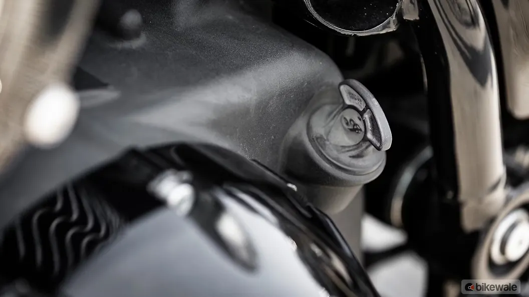 Indian Chief Dark Horse Oil Cap/Dipstick Image – BikeWale