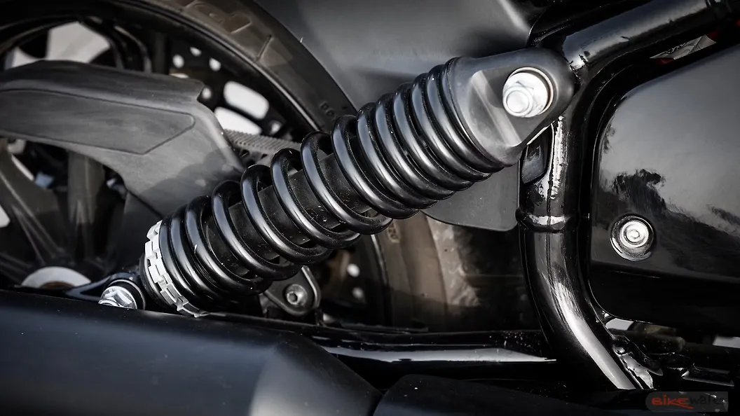 Indian Chief Dark Horse Rear Disc Brake Caliper Image – BikeWale