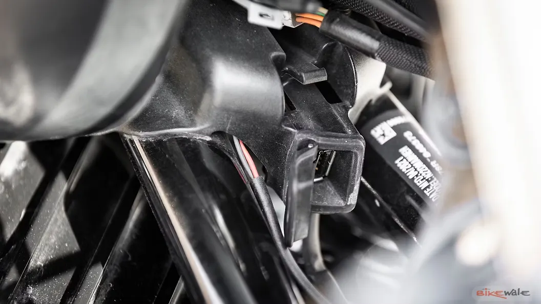 Indian Chief Dark Horse USB Port Image – BikeWale