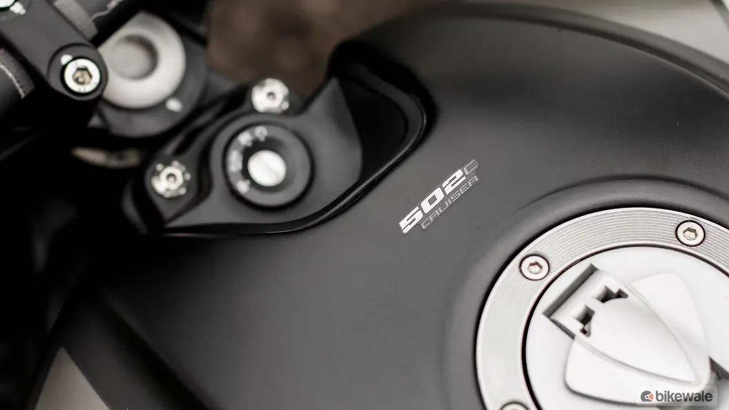 Benelli 502C Closed Fuel Lid Image – BikeWale