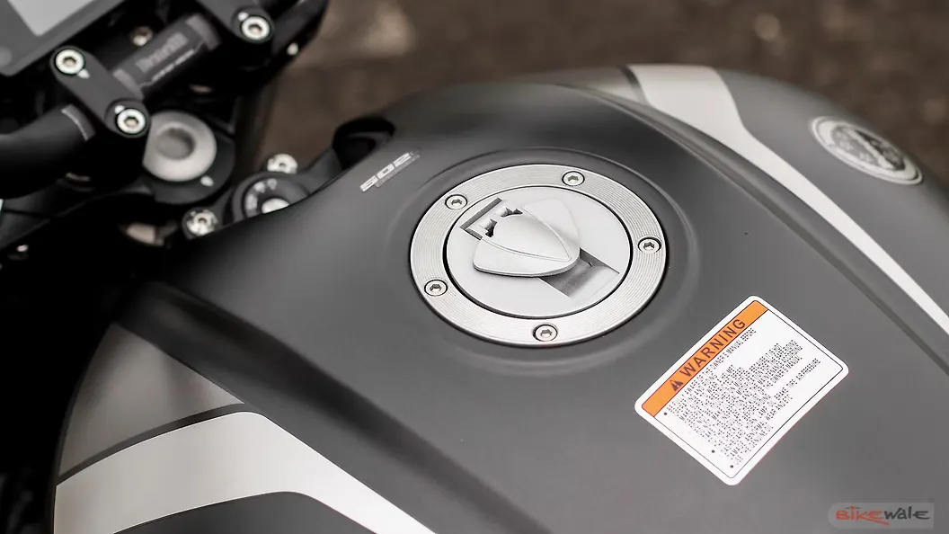 Benelli 502C Fuel Tank Image – BikeWale