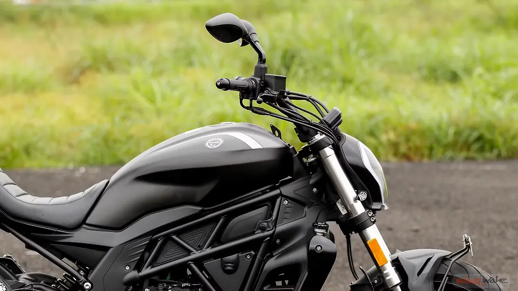 Benelli 502C Fuel Tank Image – BikeWale