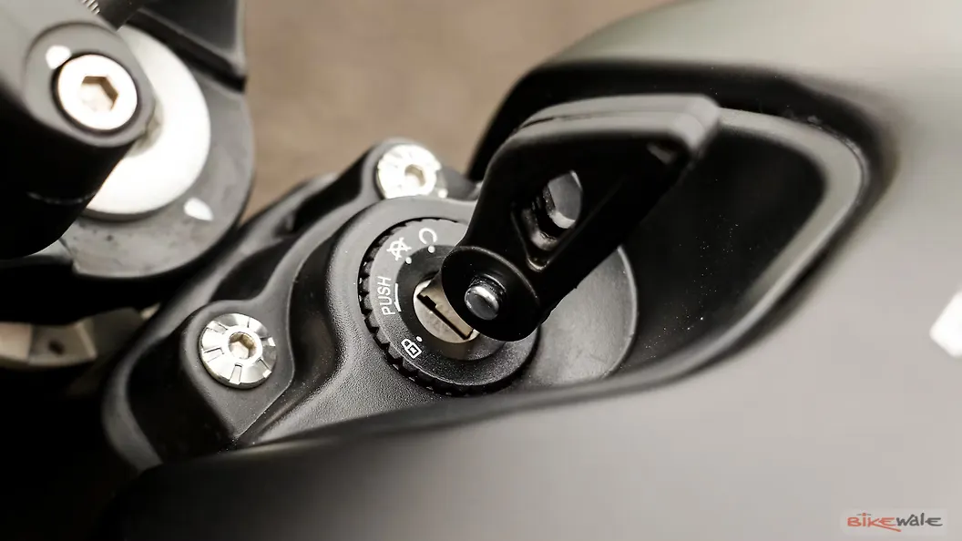 Benelli 502C Fuel Tank Image – BikeWale