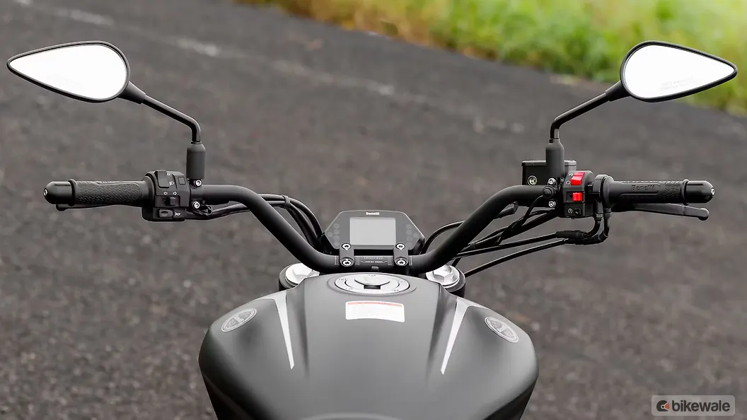 Benelli 502C Handle Bar Image – BikeWale