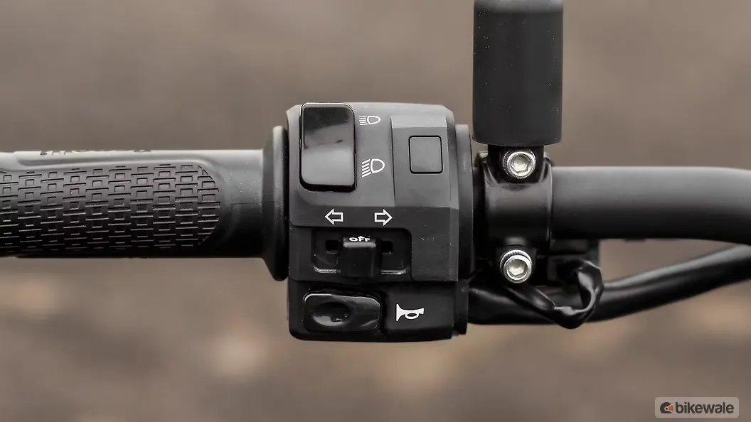 Benelli 502C Engine Start Switch Image – BikeWale