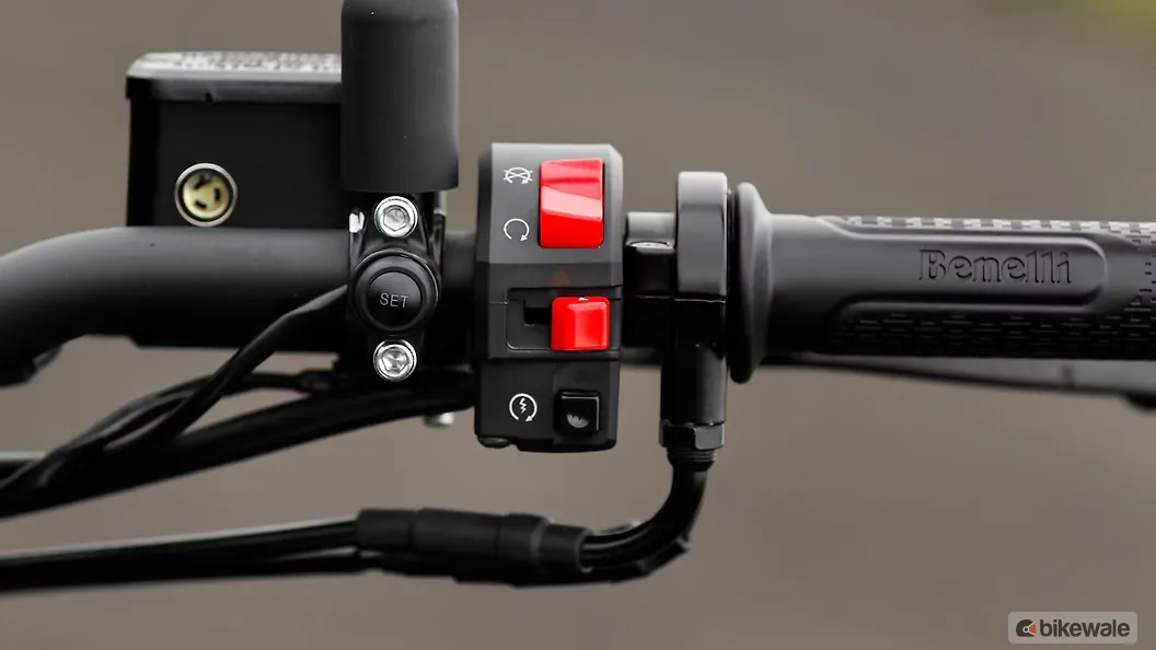 Benelli 502C Multifunction Switchgear Image – BikeWale