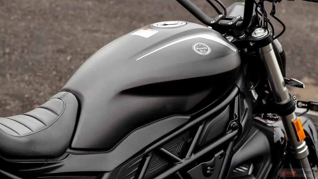 Benelli 502C Fuel Tank Image – BikeWale