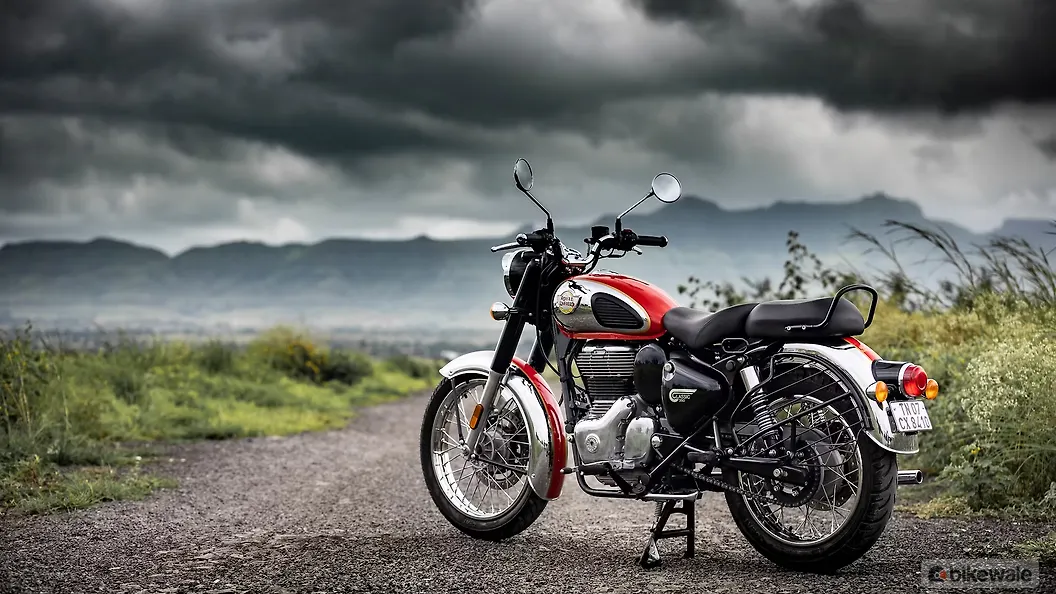 Royal Enfield Classic 350 [2020] Rear View Image – BikeWale