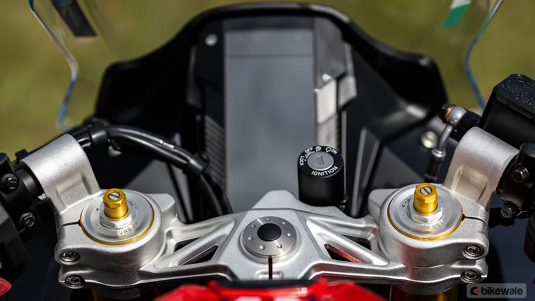 TVS Apache RR 310 Rider Footpeg Image – BikeWale