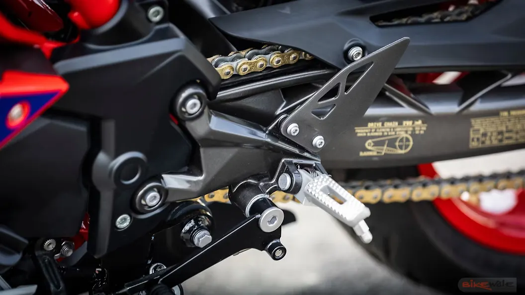 TVS Apache RR310 Pillion Footrest Image – BikeWale